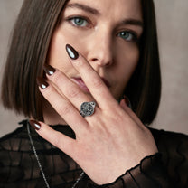 Velvet Rose – Clocks and Colours